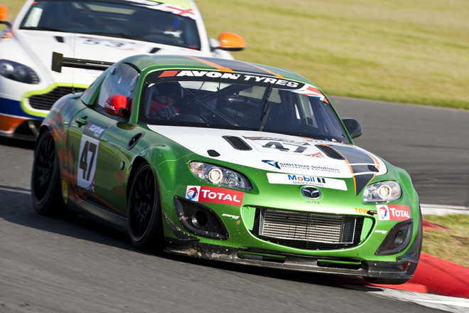 マツダMX-5 GT4登場 | AUTOCAR JAPAN