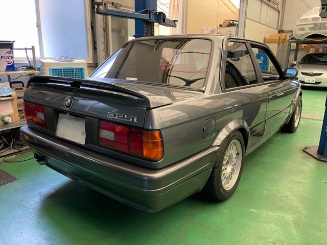E30型BMW3シリーズ 入庫ラッシュ、マニュアル、エムテック、カブリオレなど | スペシャルショップ | AUTOCAR JAPAN