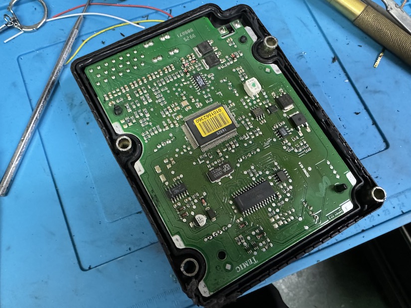 初代アウディ TTのABS修理 他店でスピードセンサー交換後も警告消えず Ate Mk20基板修理 | スペシャルショップ | AUTOCAR ...