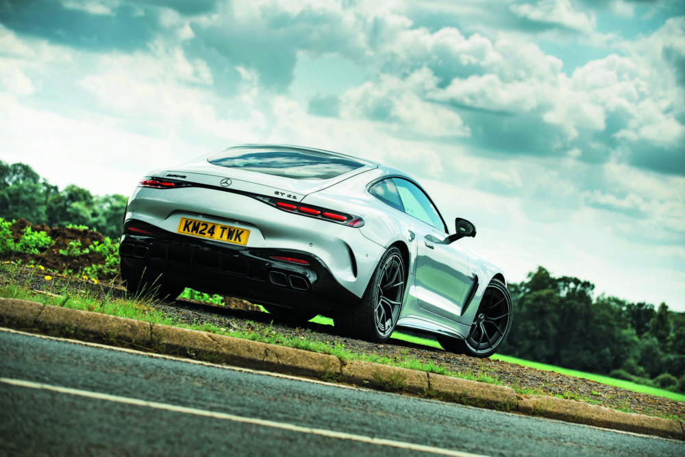 画像・写真 | 【2Lのエントリー版が登場】メルセデスAMG GT 43 クーペ スポーツカーながらサイズ共に実用性高し | AUTOCAR ...