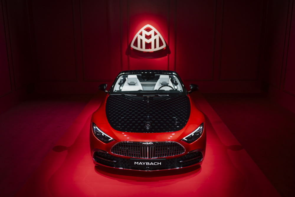 画像・写真 | 【モノグラムはM模様！】ブランド初のオープン2シーター「メルセデス・マイバッハSL680」がアジア初お披露目 | AUTOCAR JAPAN